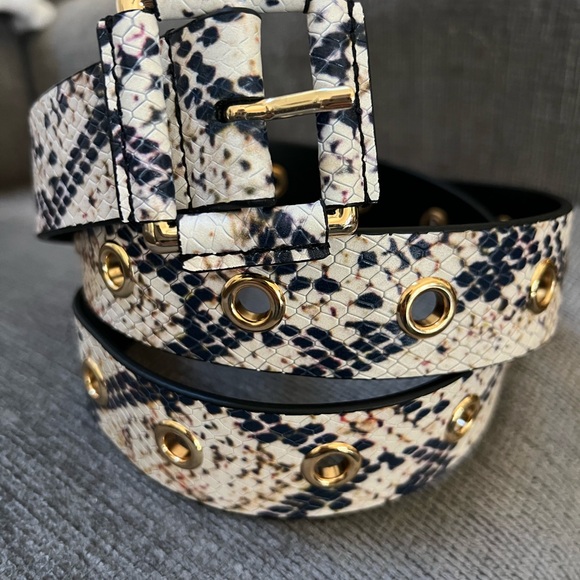 CAbi | Accessories | Cabi Slither Belt | Poshmark